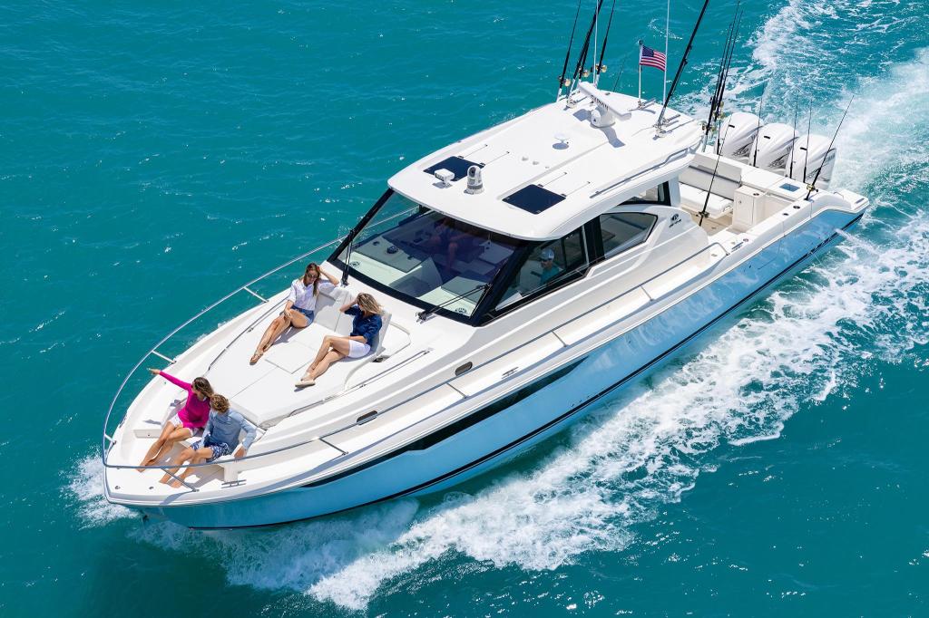 Technical data Pursuit OS 445 Offshore New Boat