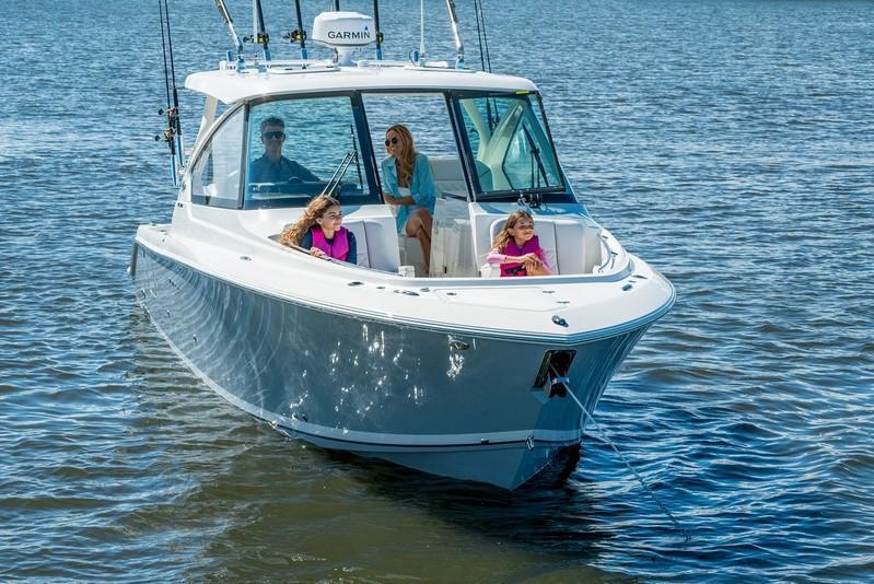Technical data Pursuit Dual Console DC 306 New Boat